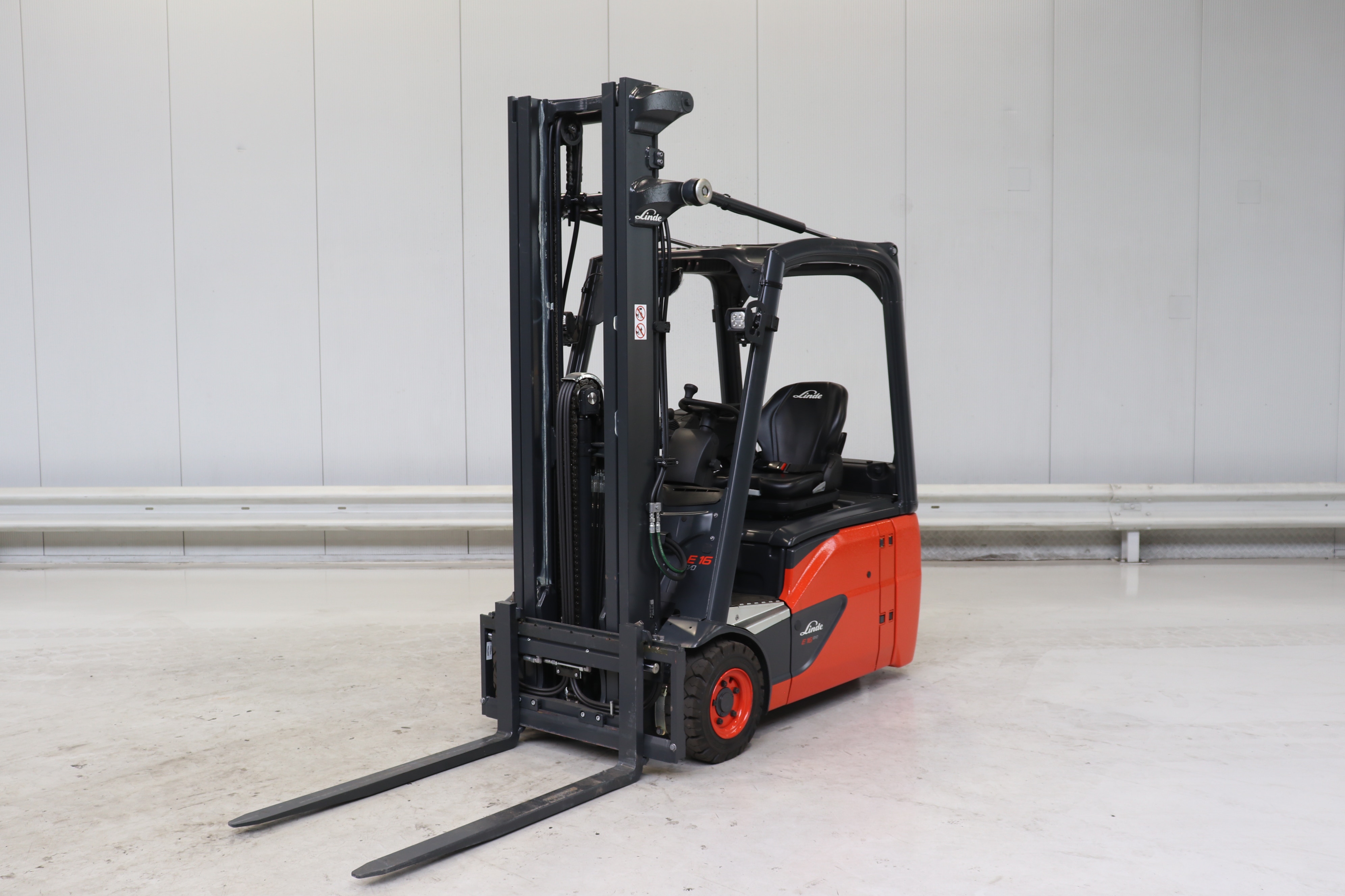Star of the Week 02 2024 - Electric forklift LINDE E-16-02 (386)